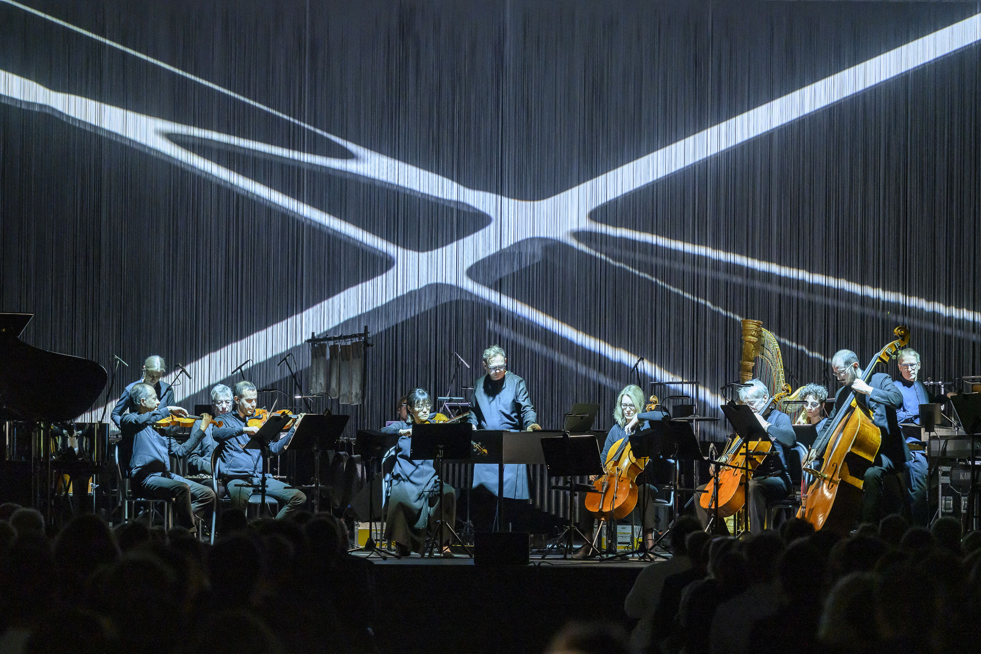 Concert Review: Alva Noto & Ensemble Modern, at Veletržní Palác, Floating on Waves | insounder.org